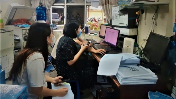 Sử dụng giáo trình photo trong trường học: Từ 'hỗ trợ học tập' đến nguy ...